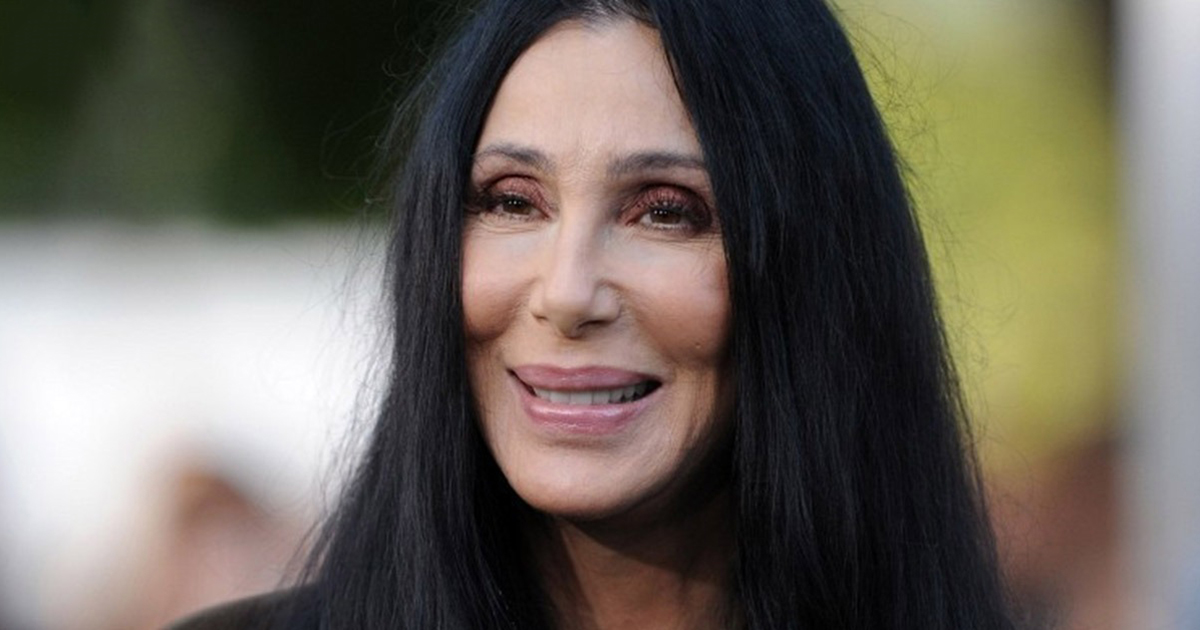 „Er ist jünger als 40 Jahre alt!“ Die 76-jährige Cher zeigte, wen sie ...